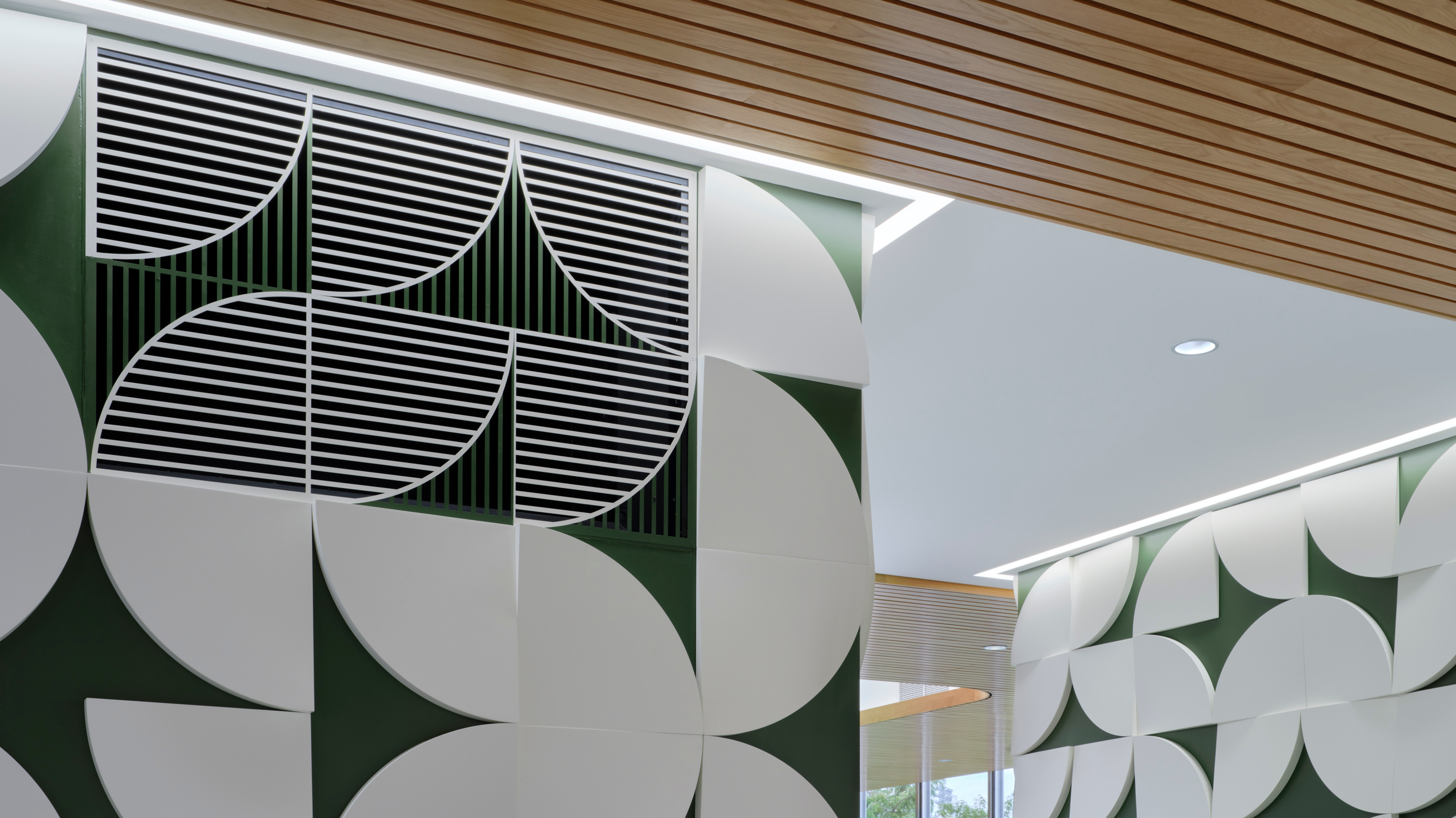 University of Cincinnati, MarketPointe Dining Hall, Wall Installation ...